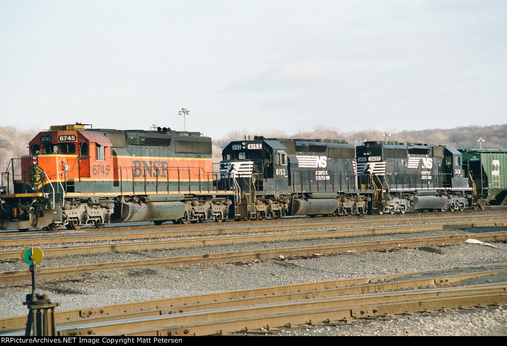 BNSF 6745